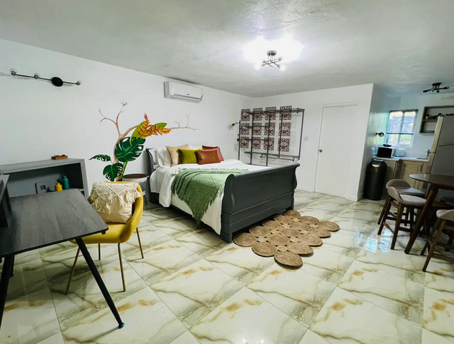 Villa Ronai - Connecting Jamaica